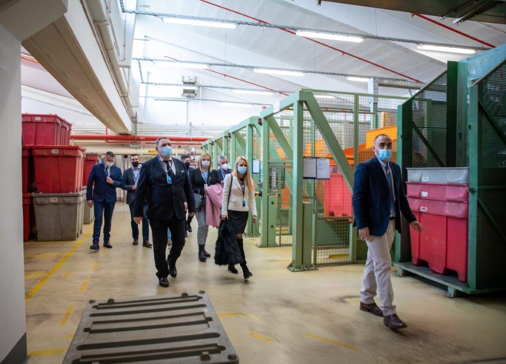 Poseta predstavnika državnih instituciјa fabrikama BAT Vranje i DIB ...